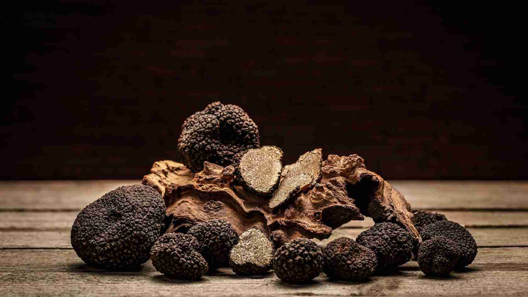 White Vs Black Truffles: Differences in Flavor, Aroma, and Usage